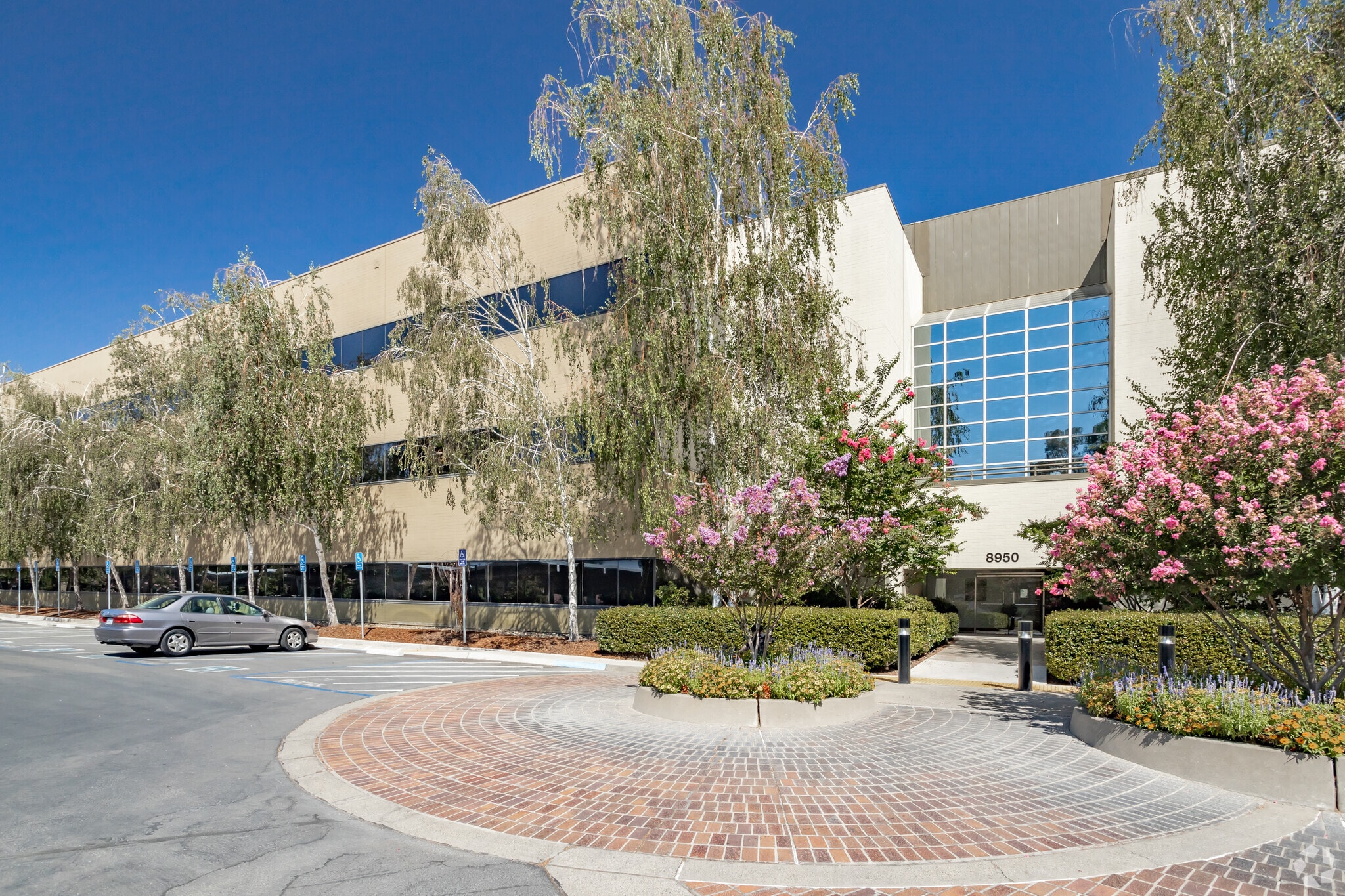 8950 Cal Center Dr, Sacramento 95826 - California Center | LoopNet.co.uk