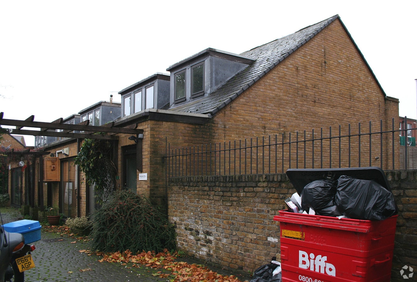 Office Property for Sale in Putney Mews, Putney Cmn, London, SW15 1HL ...