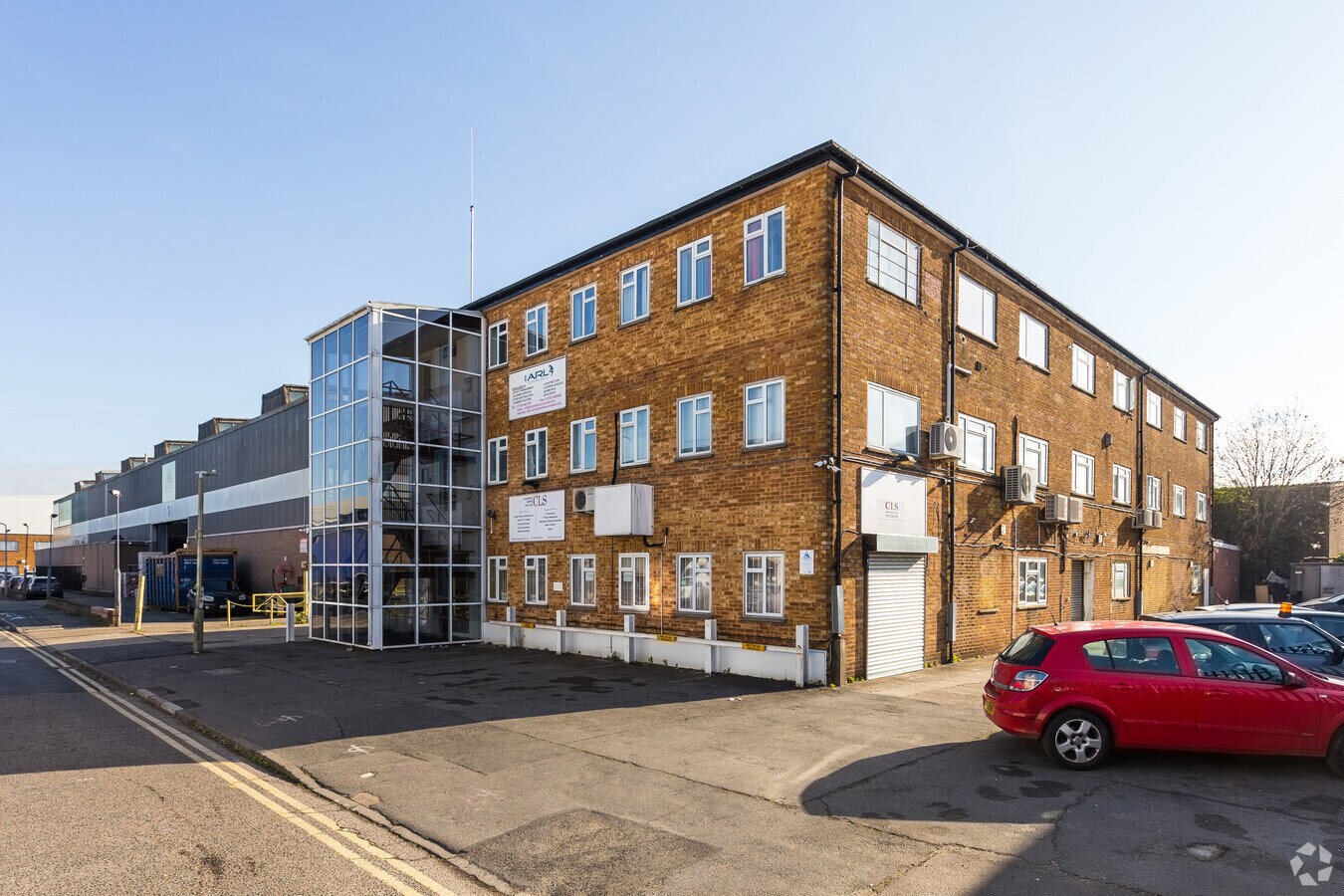 9 Arkwright Rd, Slough SL3 0HJ | LoopNet UK