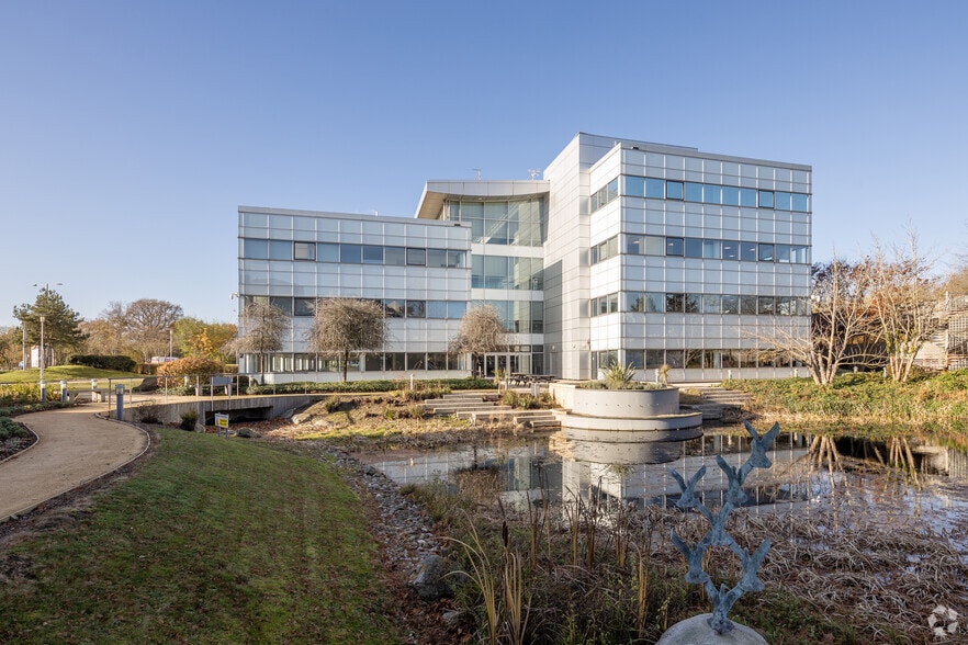 Wharfedale Rd, Wokingham, RG41 5RD - 200 Berkshire Place | LoopNet UK