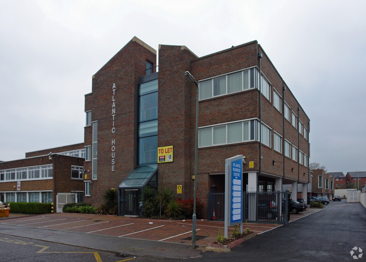 7 Stirling Way, Borehamwood, WD6 2BT | LoopNet UK