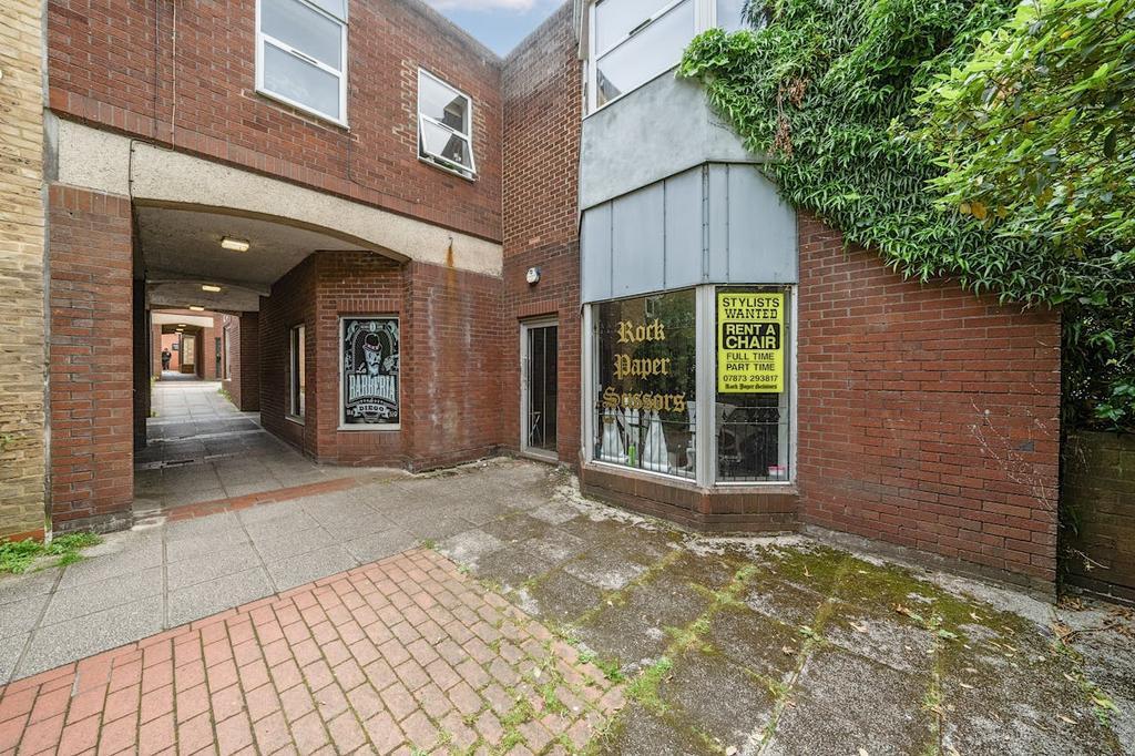 Retail Space to Rent - 2 Bishops Walk, Pinner, HA5 5QQ - 978 sq ft ...