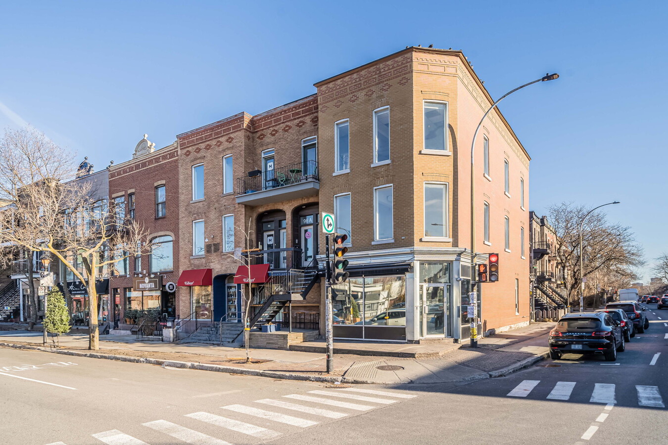 92-98 Av Laurier O, Montréal, QC H2T 2N4 - 96 Av. Laurier, Unit A | LoopNet UK