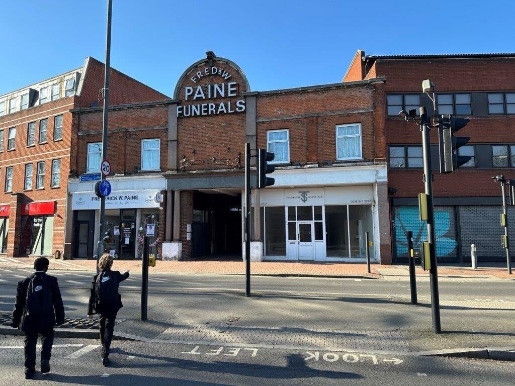Retail Space to Rent - 4 Coombe Ln, London, SW20 8ND - 790 sq ft | LoopNet