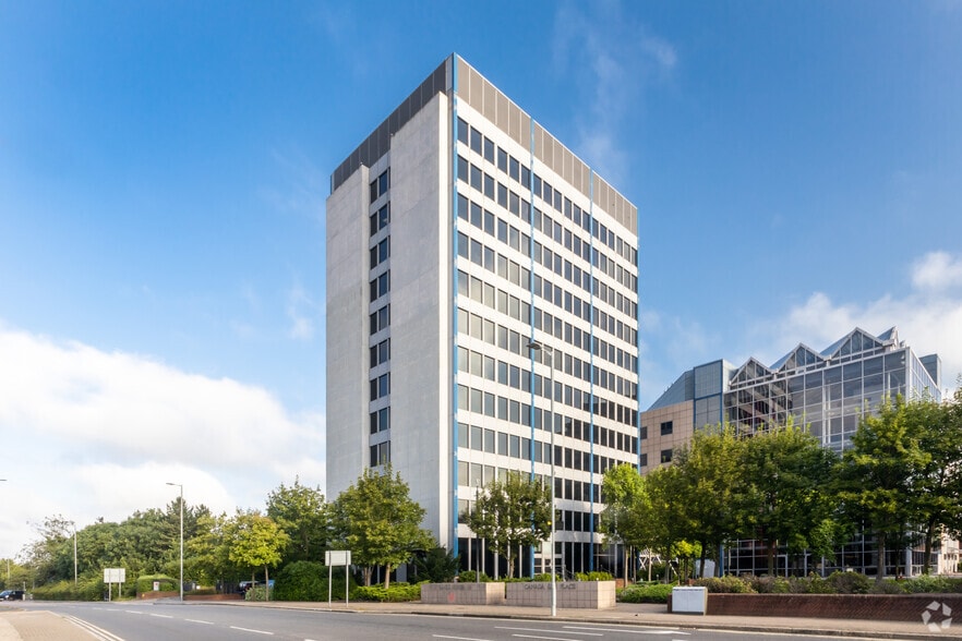 High St, Potters Bar EN6 5BS - Maple House | LoopNet.co.uk