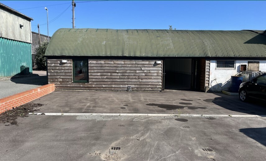 Gawcott Rd, Buckingham, MK18 1TN - GBR