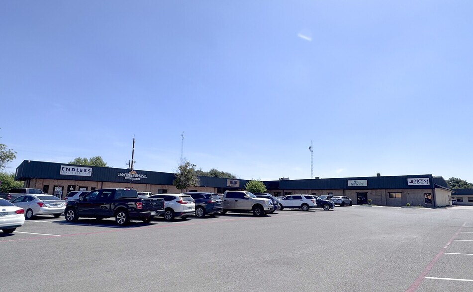 5713 Springfield Ave, Laredo, TX 78041 - USA