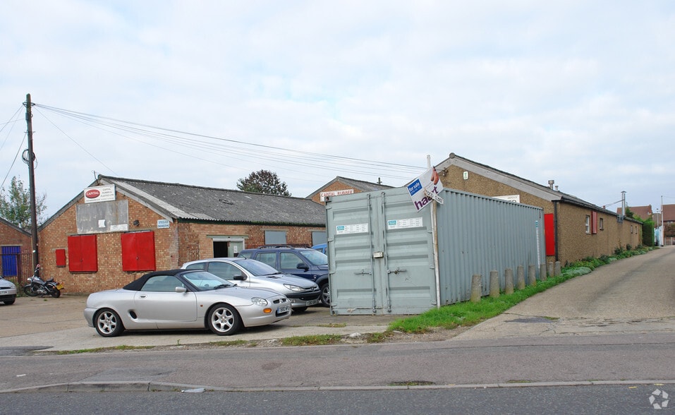 Lambs Ln N, Rainham, RM13 9XL - Industrial / Warehouse for Sale - 4,075 ...