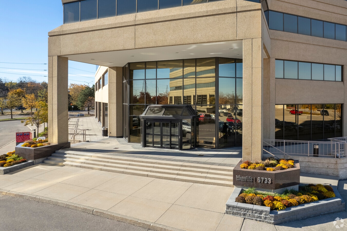 6733 Mississauga Rd, Mississauga L5N 6J5 - Office for Rent | LoopNet UK