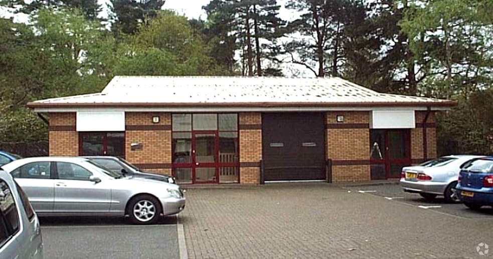 Dukes Ride, Crowthorne, RG45 6LS | LoopNet UK