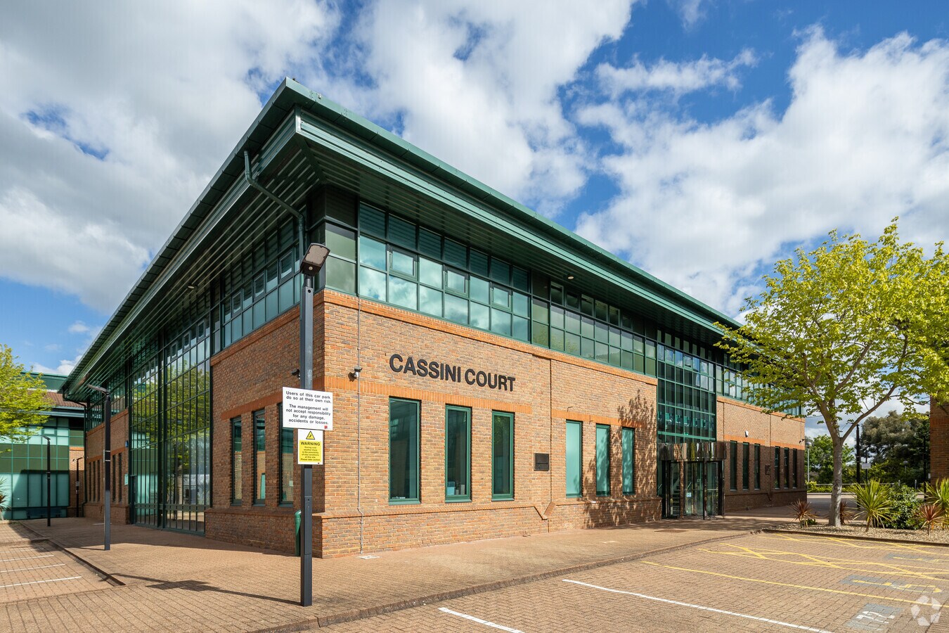 Randalls Way, Leatherhead, KT22 7TW - GBR