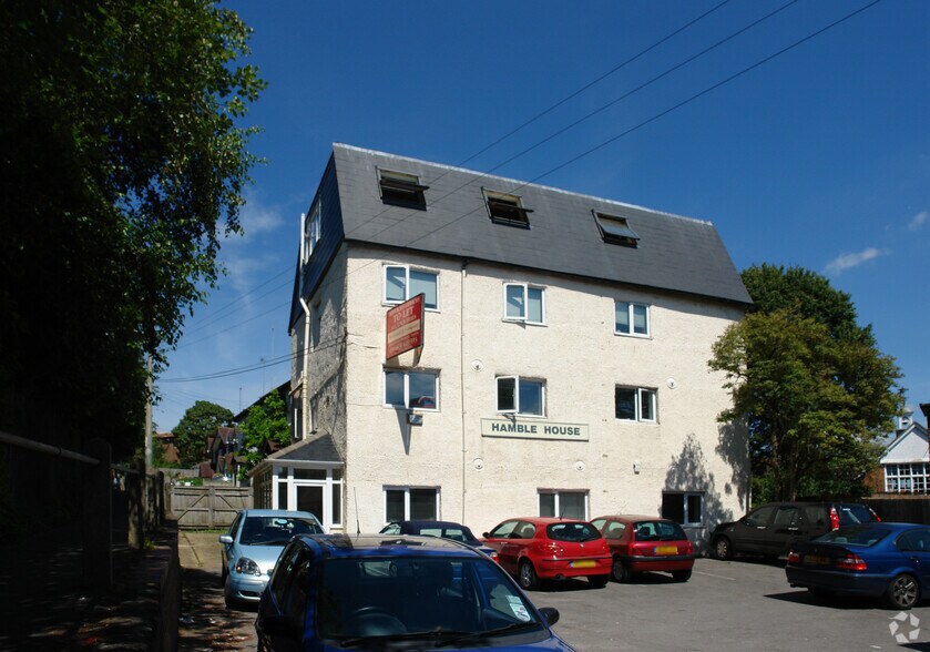 Meadrow, Godalming, GU7 3HJ | LoopNet UK