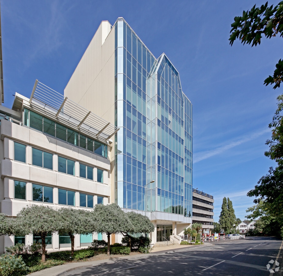 Hatfield Rd, Slough, SL1 1QE - GBR