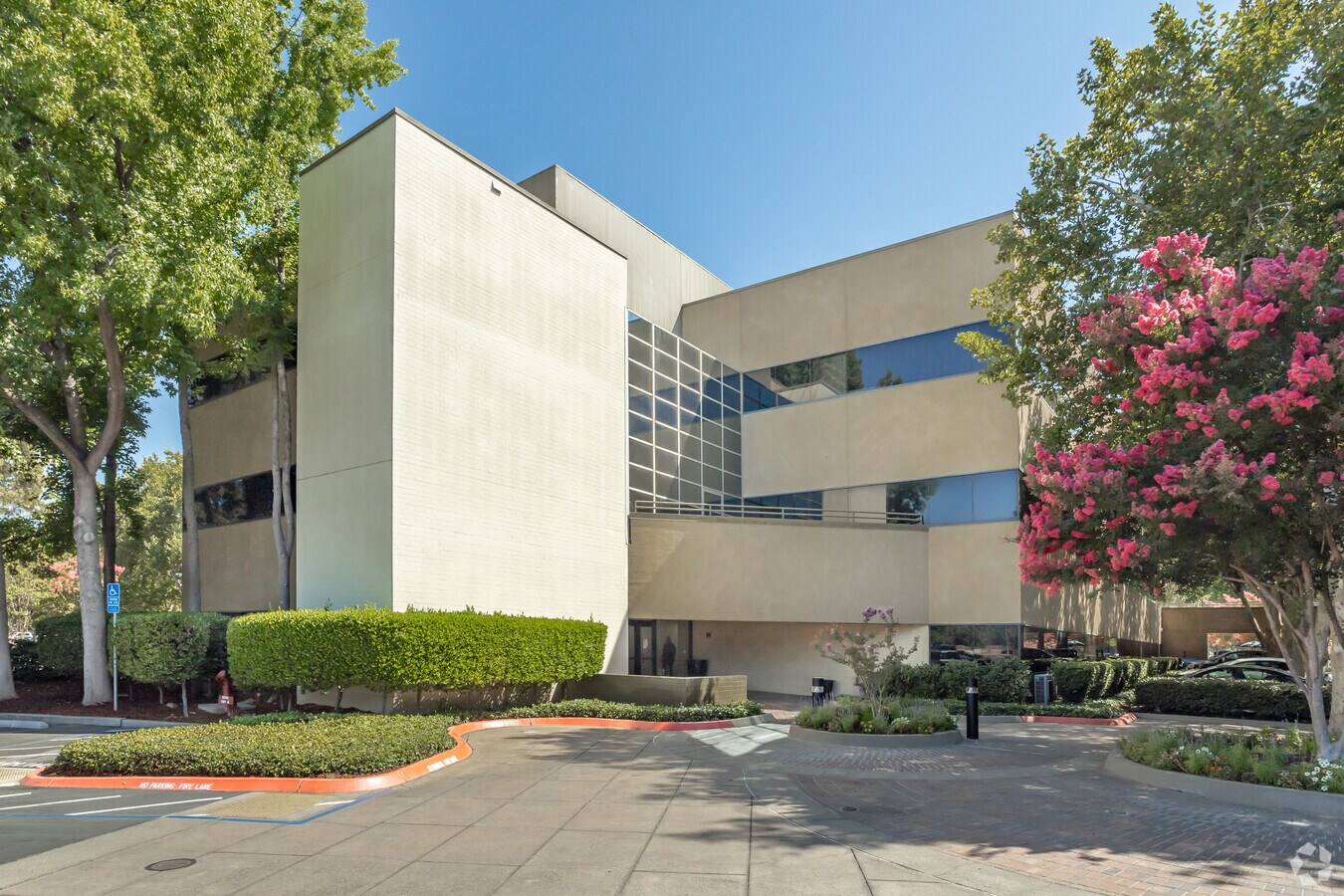 8950 Cal Center Dr, Sacramento 95826 - California Center | LoopNet.co.uk