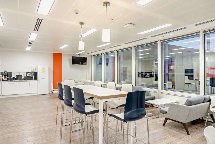 3 Thomas More Sq, London, E1W 1WY - Office for Lease | LoopNet UK