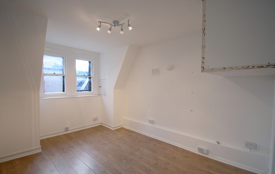 7 Bell Yard, London, WC2A 2JR - Office to Rent - 425 sq ft - GBR