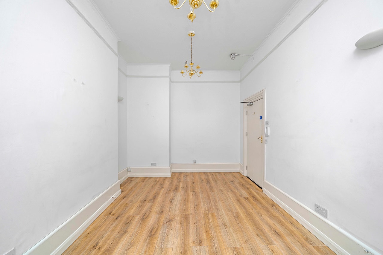 7 Bell Yard, London, WC2A 2JR - Office to Rent - 425 sq ft - GBR