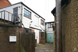 1 Alexander St, Chesham, HP5 3EG - Industrial / Service for Sale - 3,242 SF