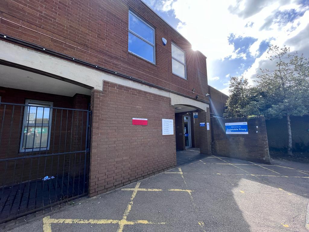 Priory Gdns, Dunstable LU6 3SU - Priory Gardens Surgery | LoopNet UK