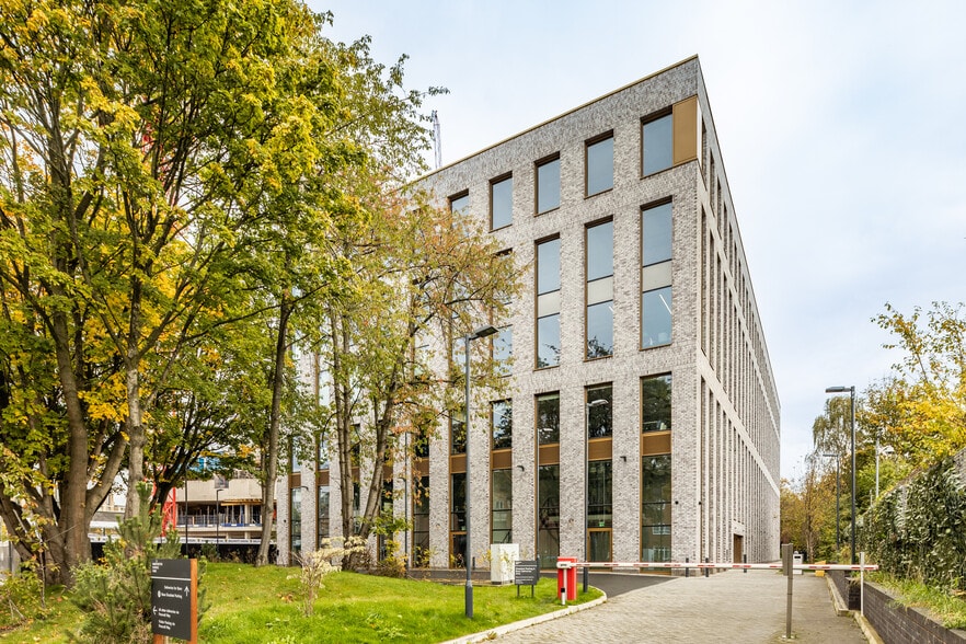 Industrial Space to Rent - Unit 5, Leeds Valley Park, Leeds, LS10 1AB ...