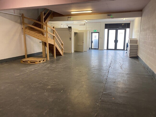 Industrial Units & Warehouses To Rent in Royal Wootton Bassett