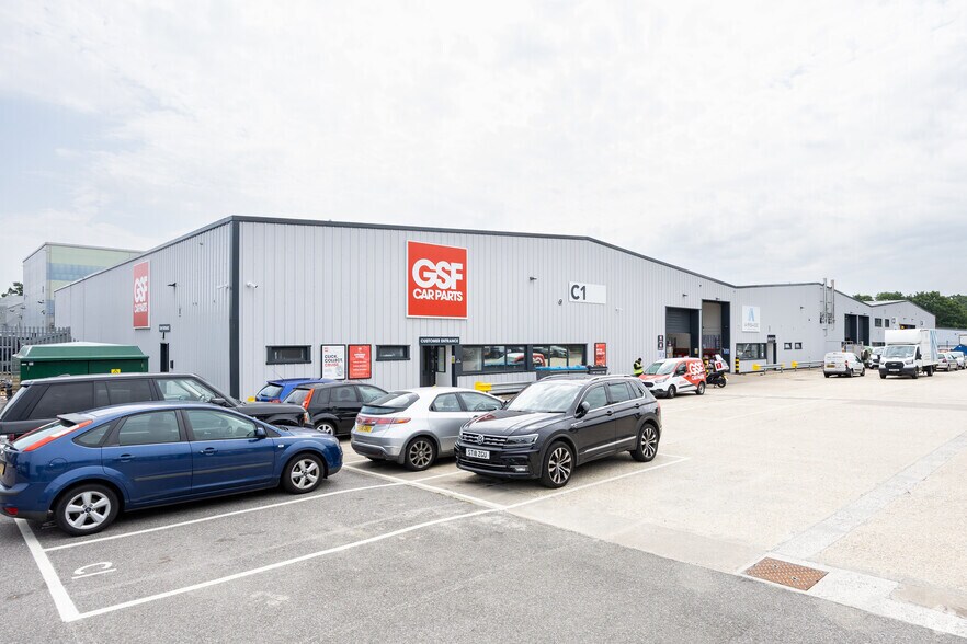 C1-C4 Woolborough Ln, Crawley, RH10 9AG | LoopNet