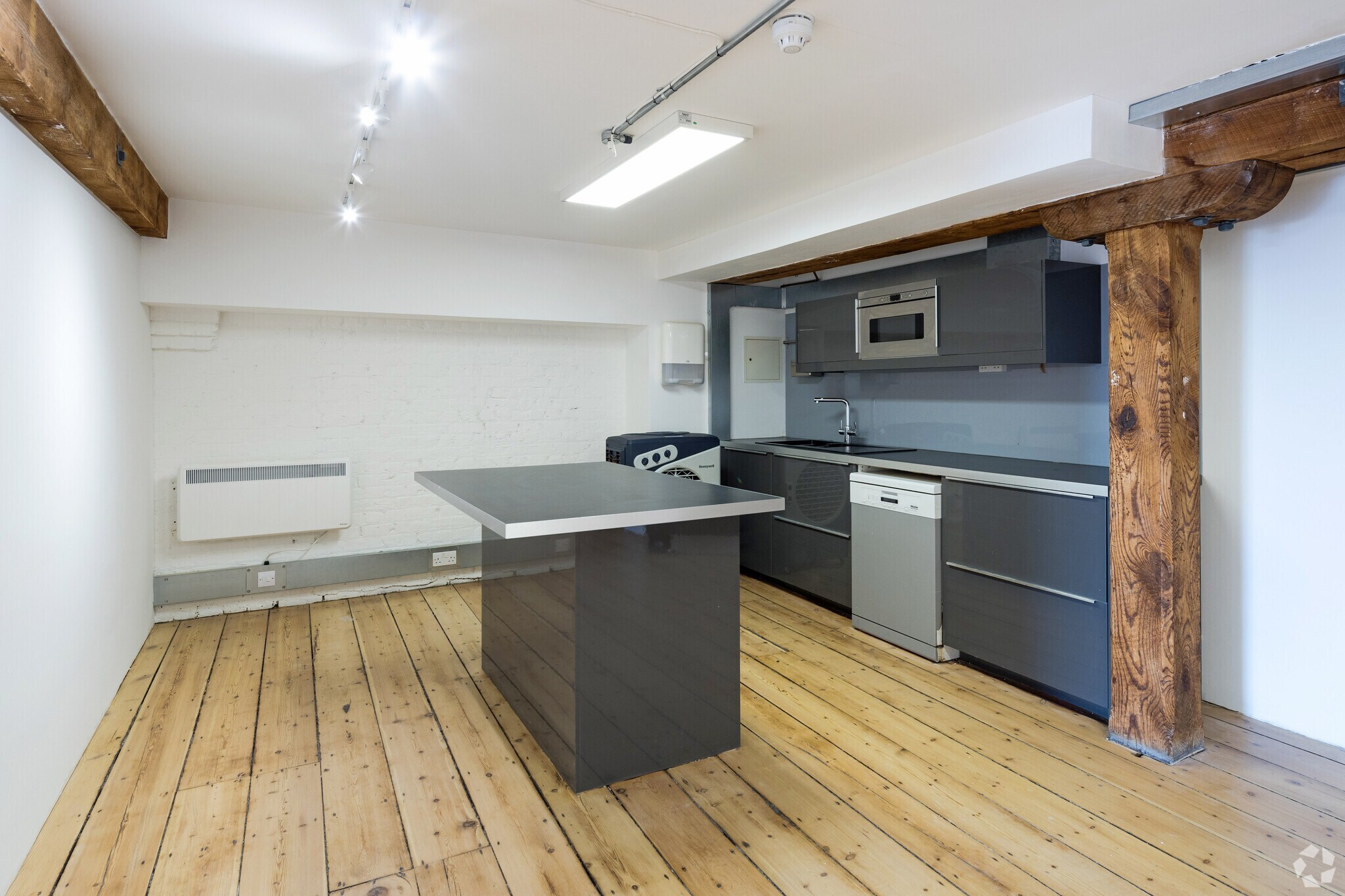 Office Space to Rent - Metropolitan Wharf, 70 Wapping Wall, London, E1W ...