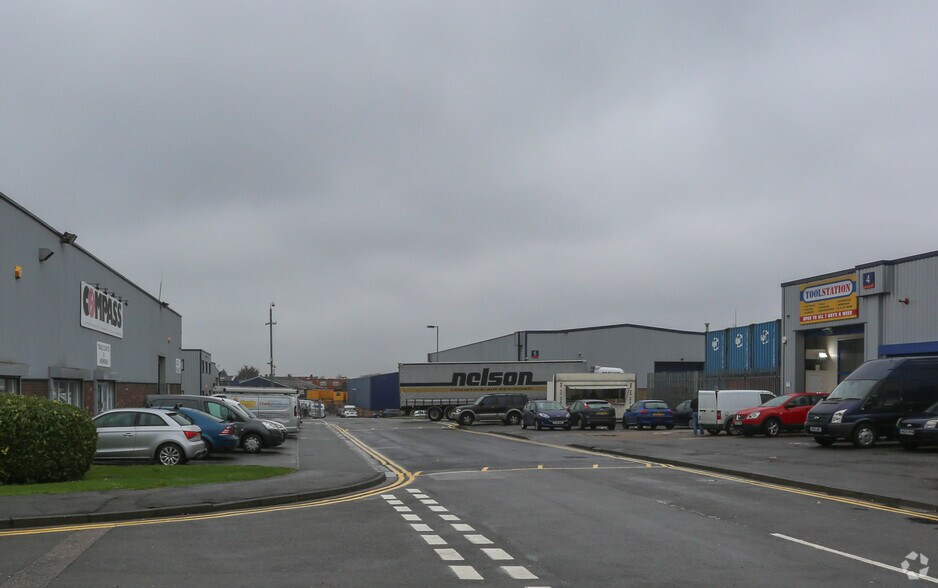 Rainham Rd S, Dagenham, RM10 8TX - Industrial for Rent - 9,965 SF