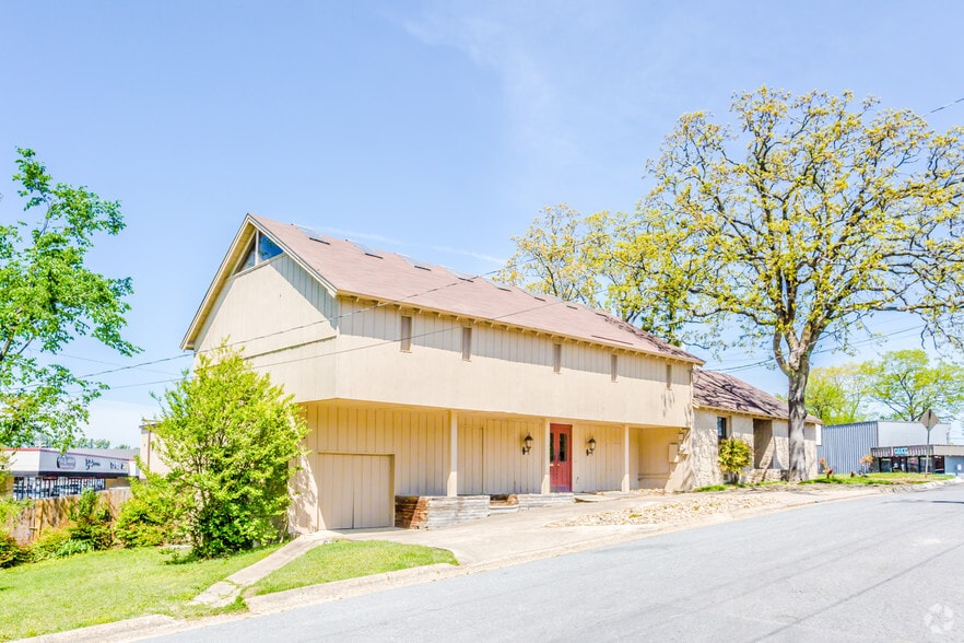 6801 Cantrell Rd, Little Rock, AR 72207 - USA