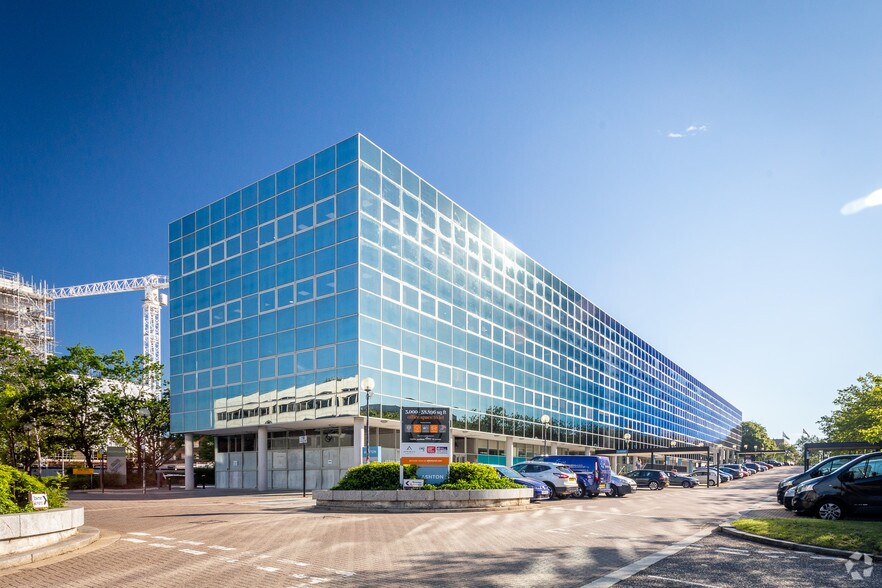 Silbury Blvd, Milton Keynes, MK9 2AH - GBR