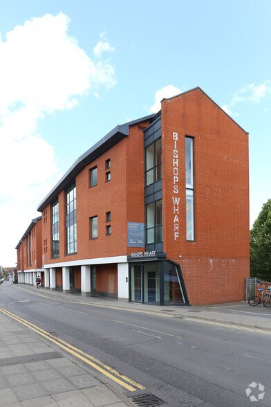 Walnut Tree Clos, Guildford, GU1 4UW - 1 Bishops Wharf | LoopNet UK