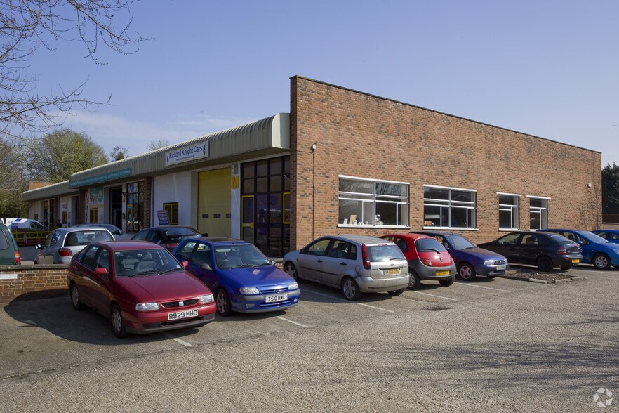 Hunting Gate, Andover SP10 3SJ | LoopNet UK