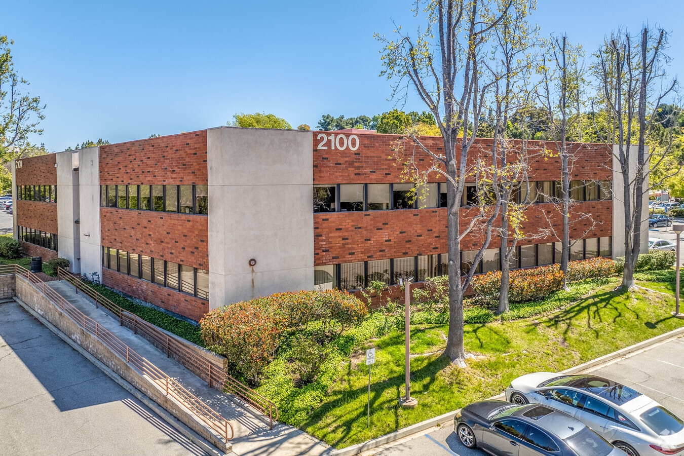 2100 Lynn Rd, Thousand Oaks, CA 91360 | LoopNet UK