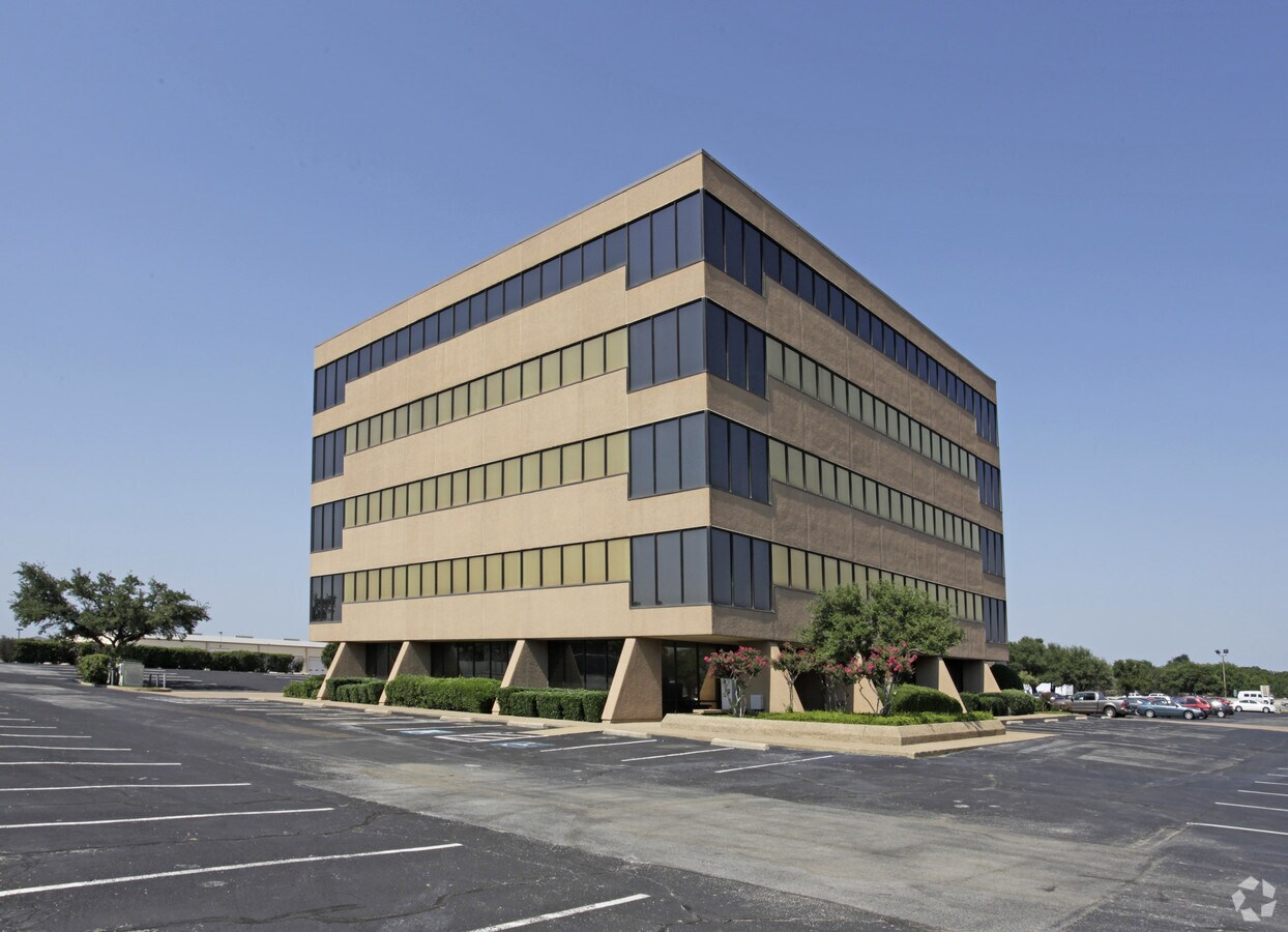 301 NE Loop 820, Hurst, TX 76053 - 820 Towers II | LoopNet UK