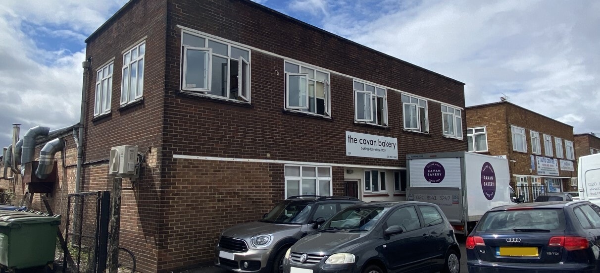 139 Molesey Av, West Molesey, KT8 2RY - GBR