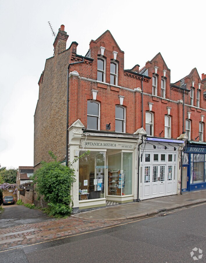 24 Crown Rd, Twickenham, TW1 3EE - GBR