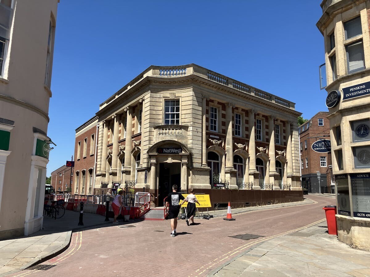 Retail / Bank property for Sale in 9 York Buildings, Bridgwater, TA6 ...