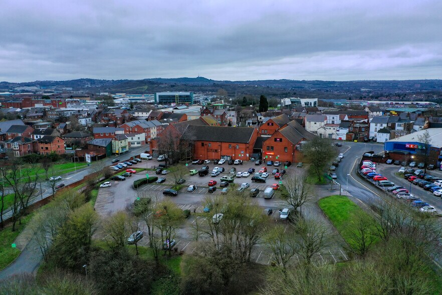 Moor St, Brierley Hill, DY5 3AH - The Moor Centre - Retail / Storefront ...