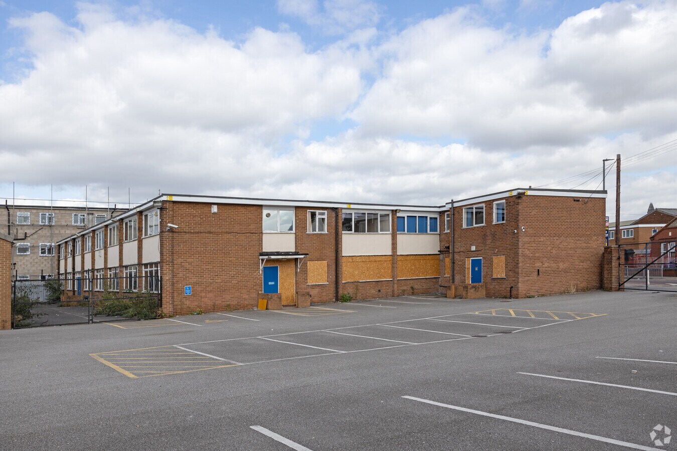 20-30 Lawefield Ln, Wakefield WF2 8SP | LoopNet UK