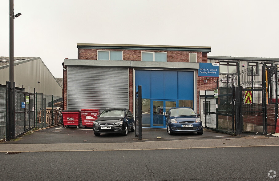 Wortley Moor Ln, Leeds LS12 4HX - Hybrid Warehouse And Office | LoopNet UK