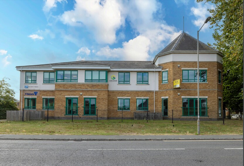 Cores End Rd, Bourne End, SL8 5AS - Cavendish House - Office for Rent ...