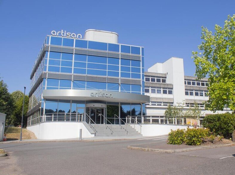 Hillbottom Rd, High Wycombe, HP12 4HJ - Artisan | LoopNet UK