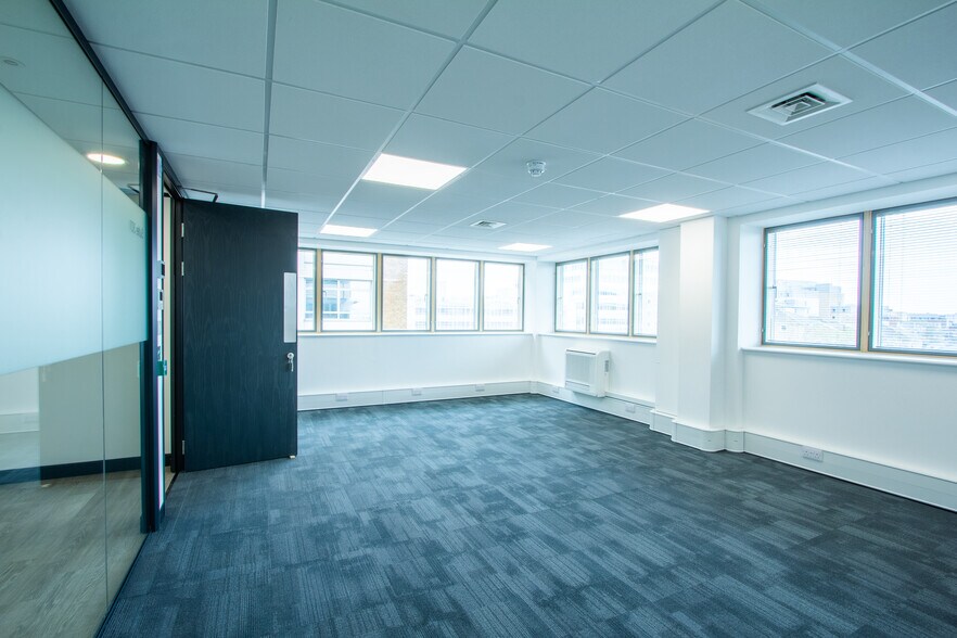 7 Francis Grove, London, SW19 4DW - The Courtyard | LoopNet UK