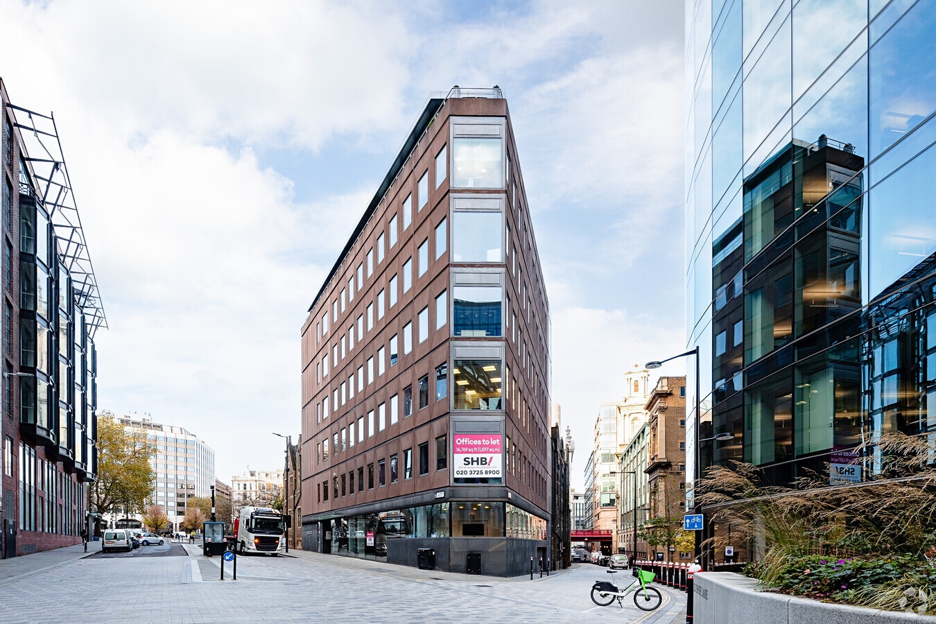 Coworking Space to Rent - 9-13 St Andrew St, London, EC4A 3AF | LoopNet