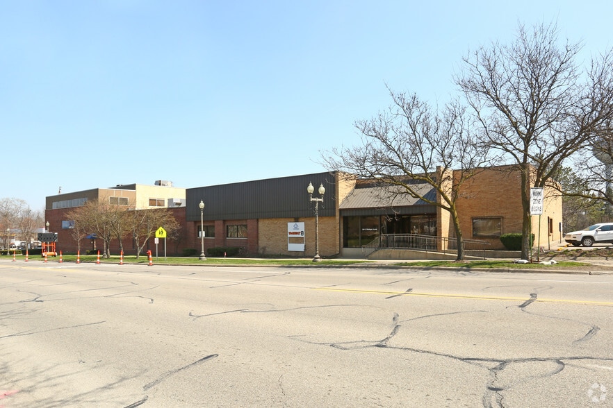 118 E Michigan Ave, Saline, MI 48176