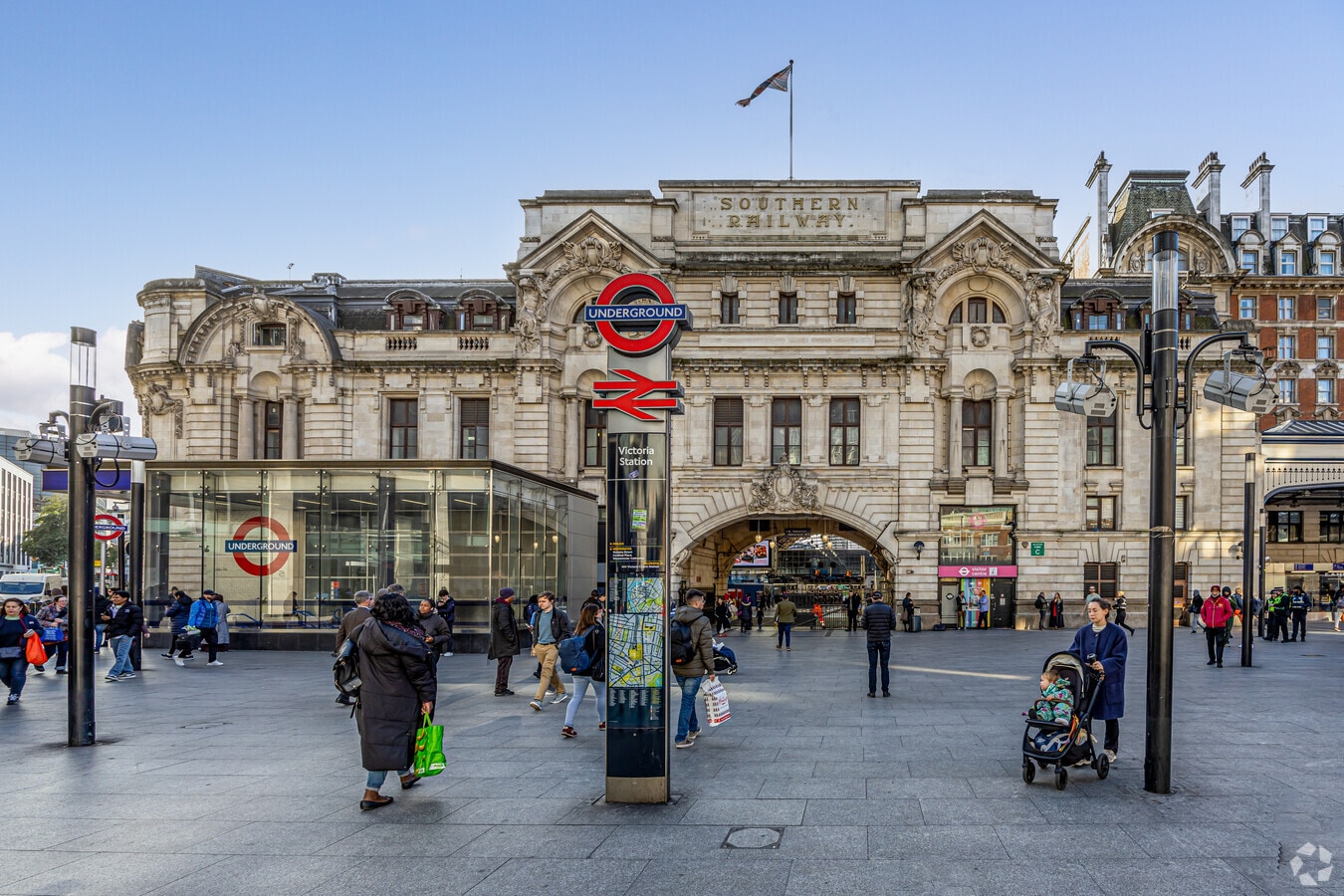 Terminus Pl, London, SW1E 5ND - Victoria Railway Station - Retail to ...