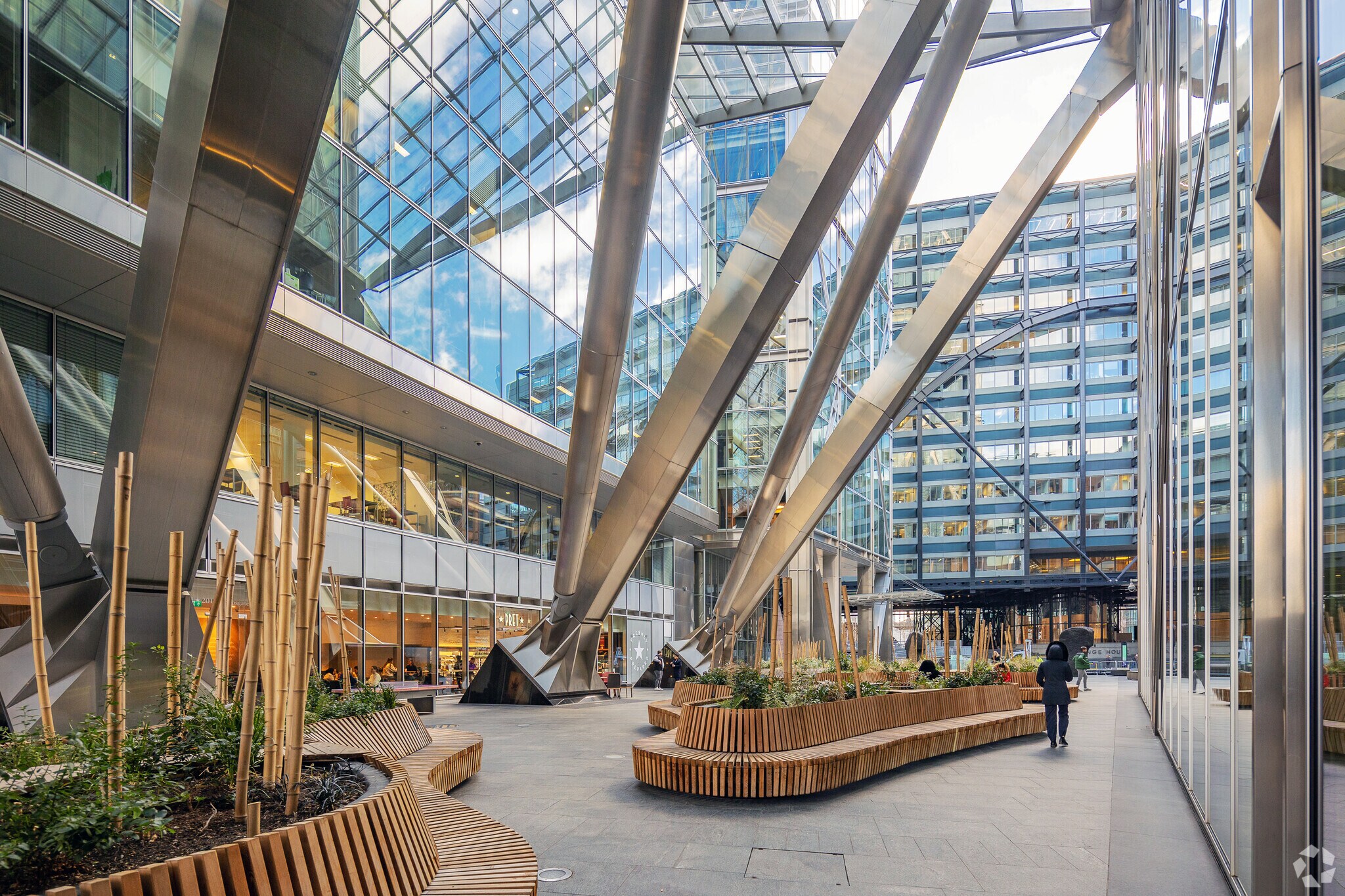 Retail Space to Rent in 201 Bishopsgate, London, EC2M 3AE - 707 sq ft ...