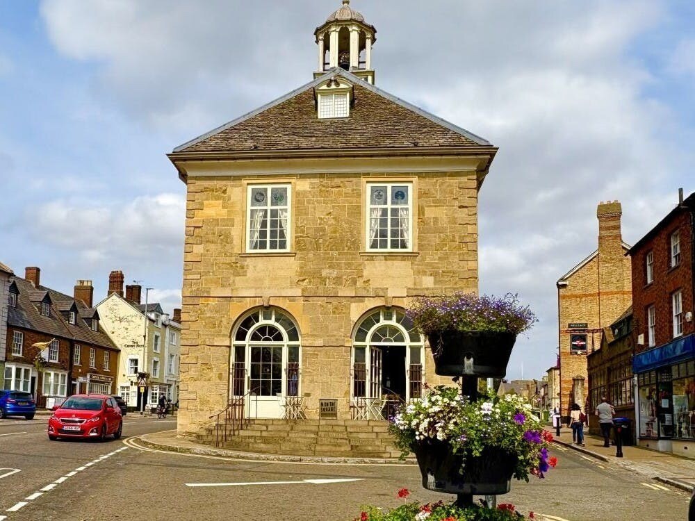 Brackley Town Hall, Market Pl, Brackley, NN13 7AB | LoopNet