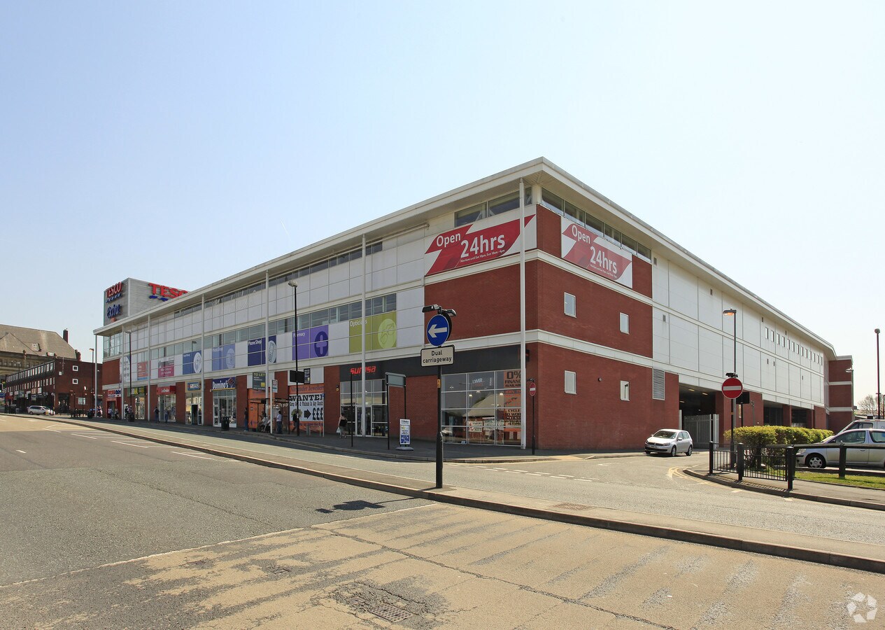 Huddersfield Rd, Oldham, OL4 2GA - GBR