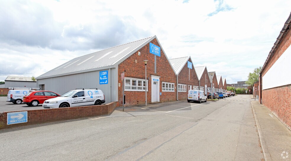 Tewin Rd, Welwyn Garden City, AL7 1AU - Light Industrial for Rent - 2,390 SF - GBR